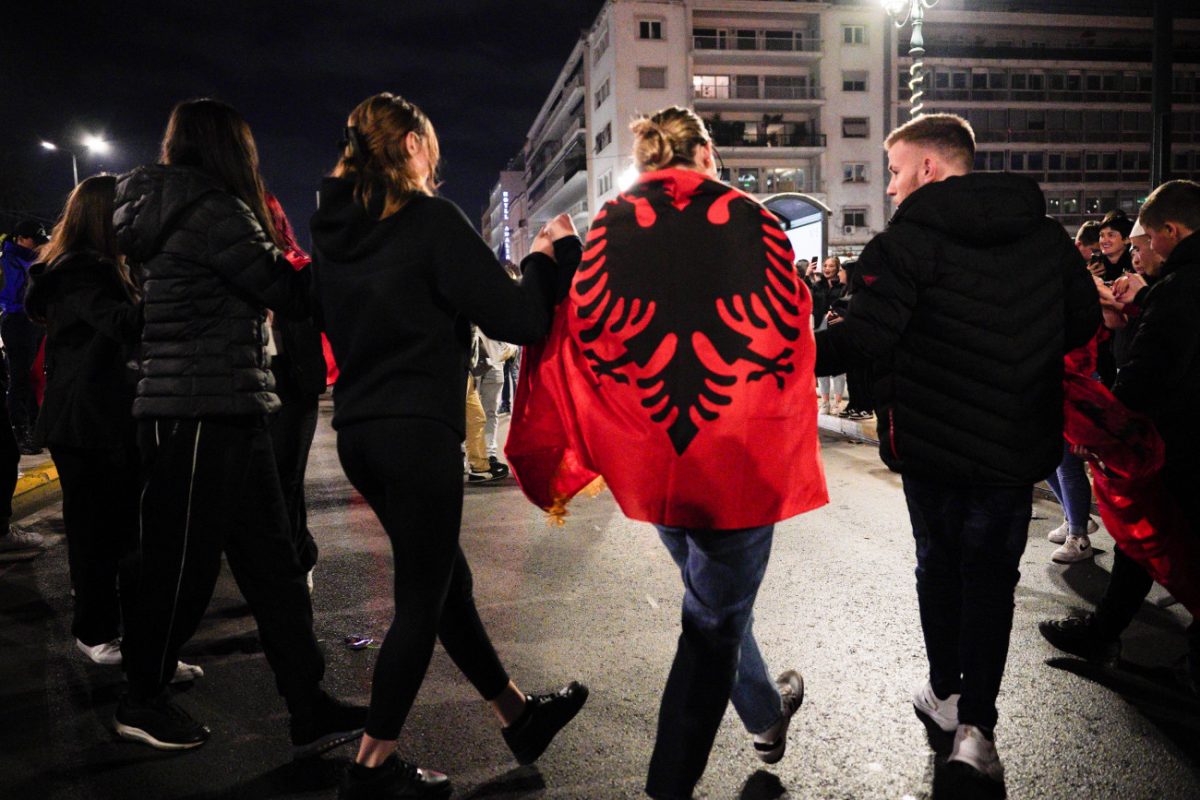 Απέλαση ΤΩΡΑ στους προβοκάτορες: Αλβανοί γιόρτασαν στην Πλατεία ...